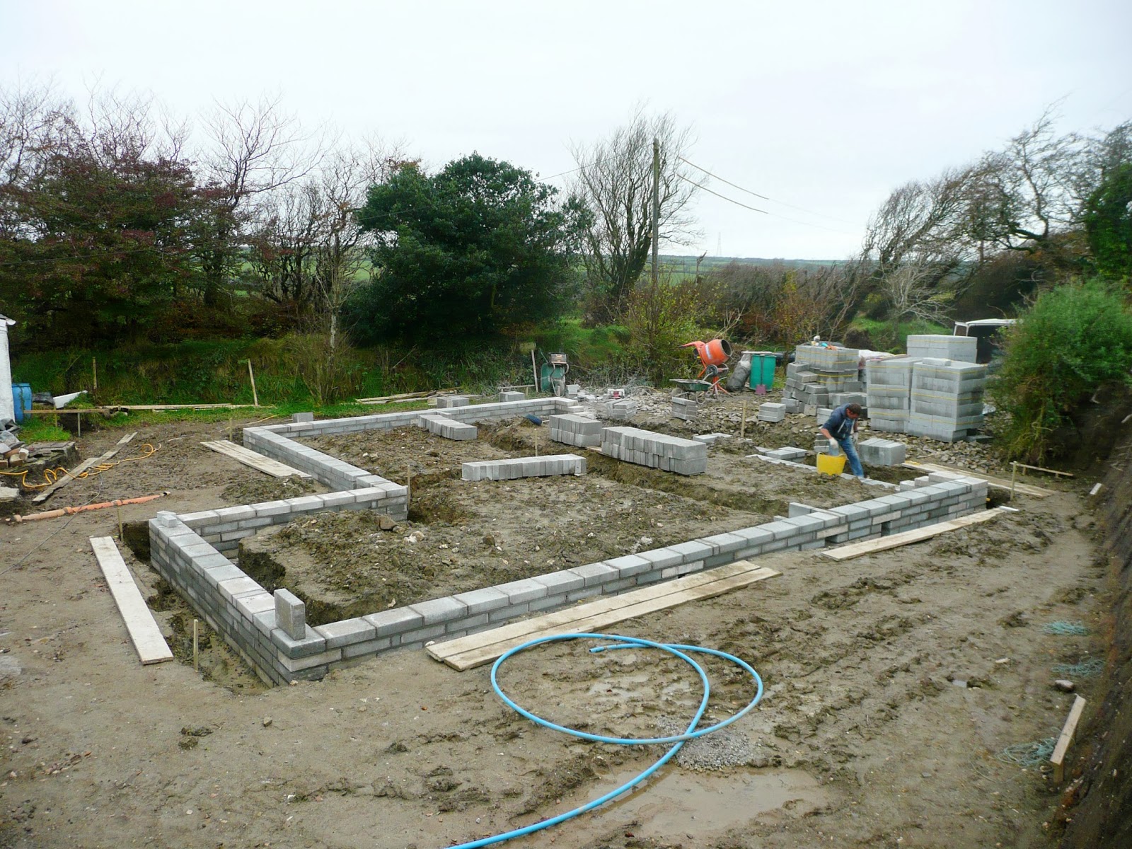 V&A's Home Build: Groundwork: Part 3 - Blockwork foundations