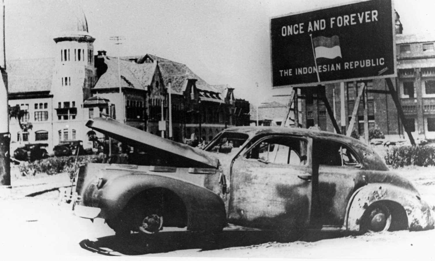 Sejarah 10 November 1945 dan Kesalahan Fatal Bung Tomo - Rovylicious