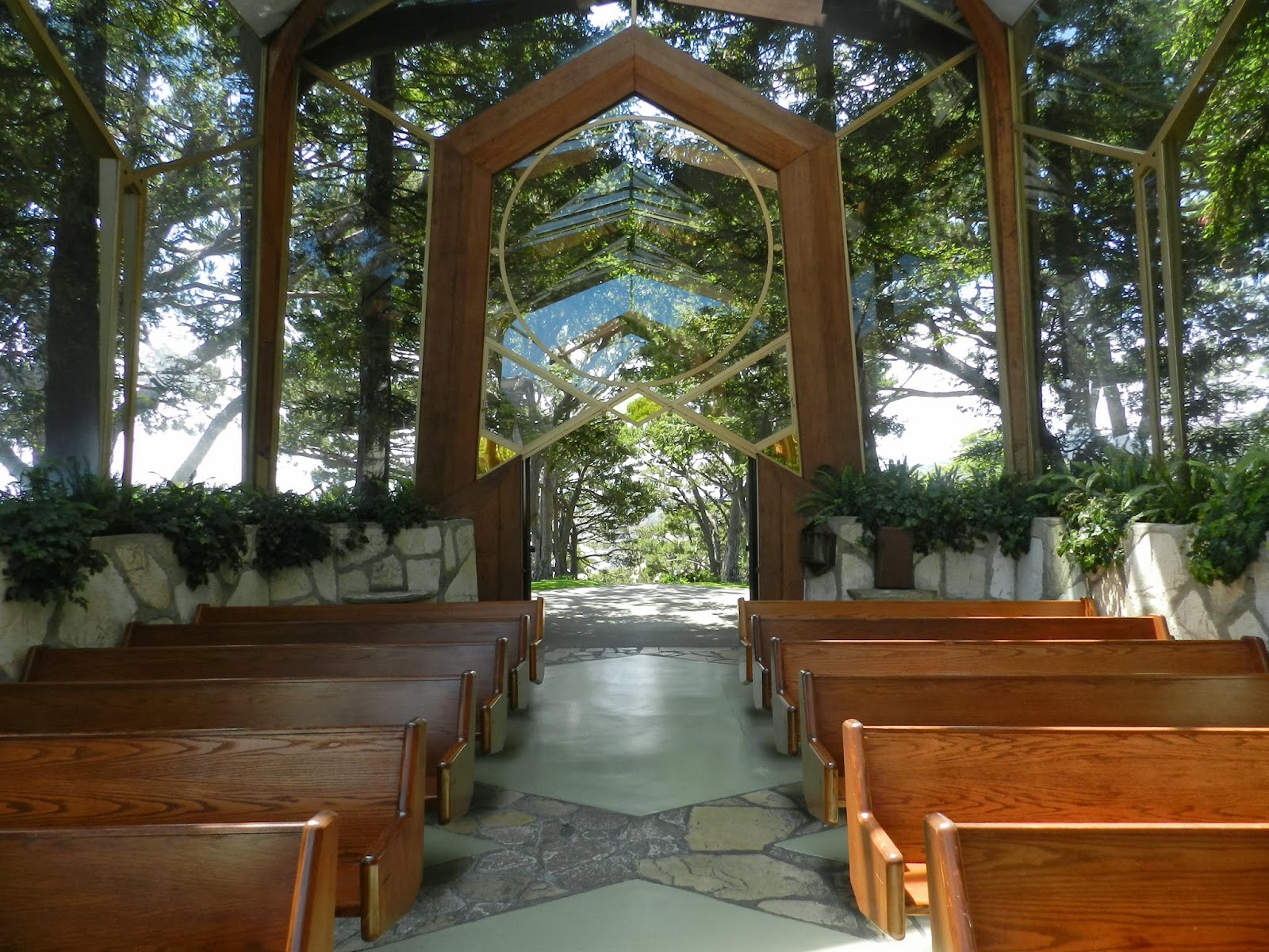 Mike's Historic Buildings: The Wayfarers Chapel