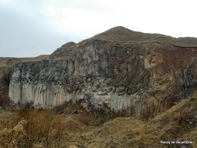 Poveştile mele: Racos, coltul cu nestemate: vulcan, coloane de bazalt ...