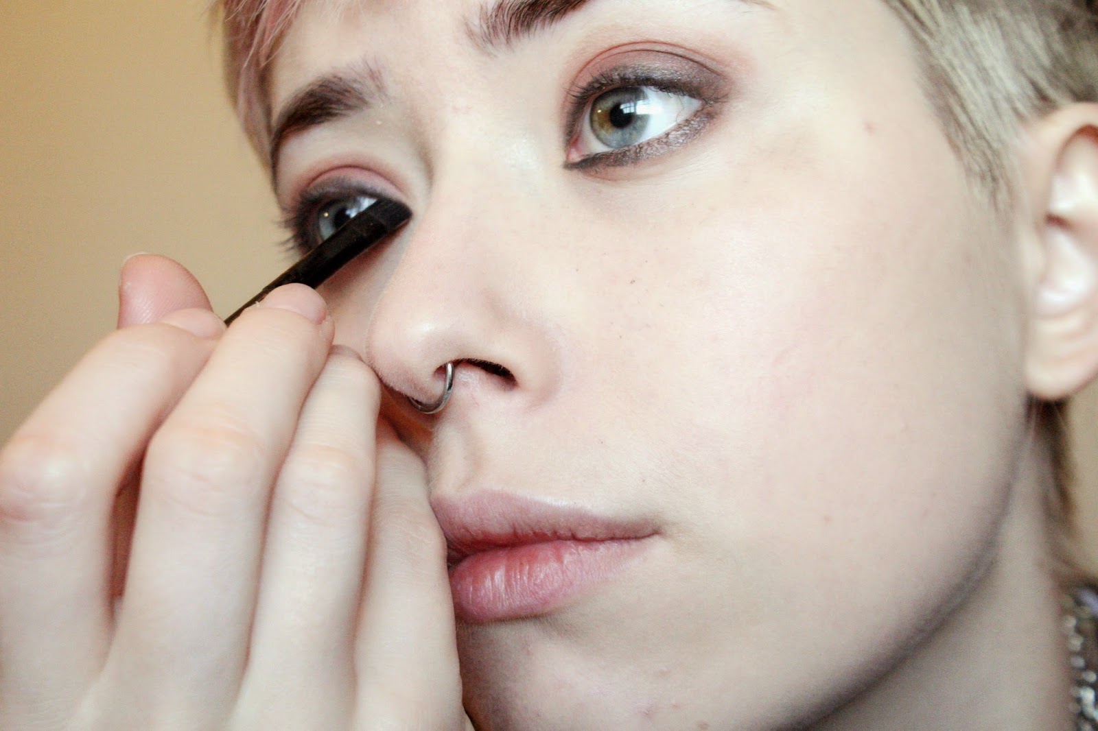 punk-puke: Dark Brows Dark Eyes Dark Lips Makeup Tutorial