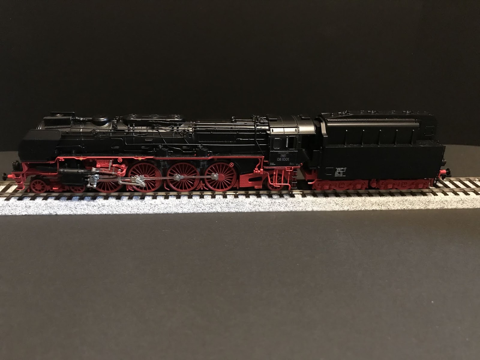 欧州鉄道模型とDCC 始めます！: TRIX BR08 1001号機 ROCO rh1116 railjet入線