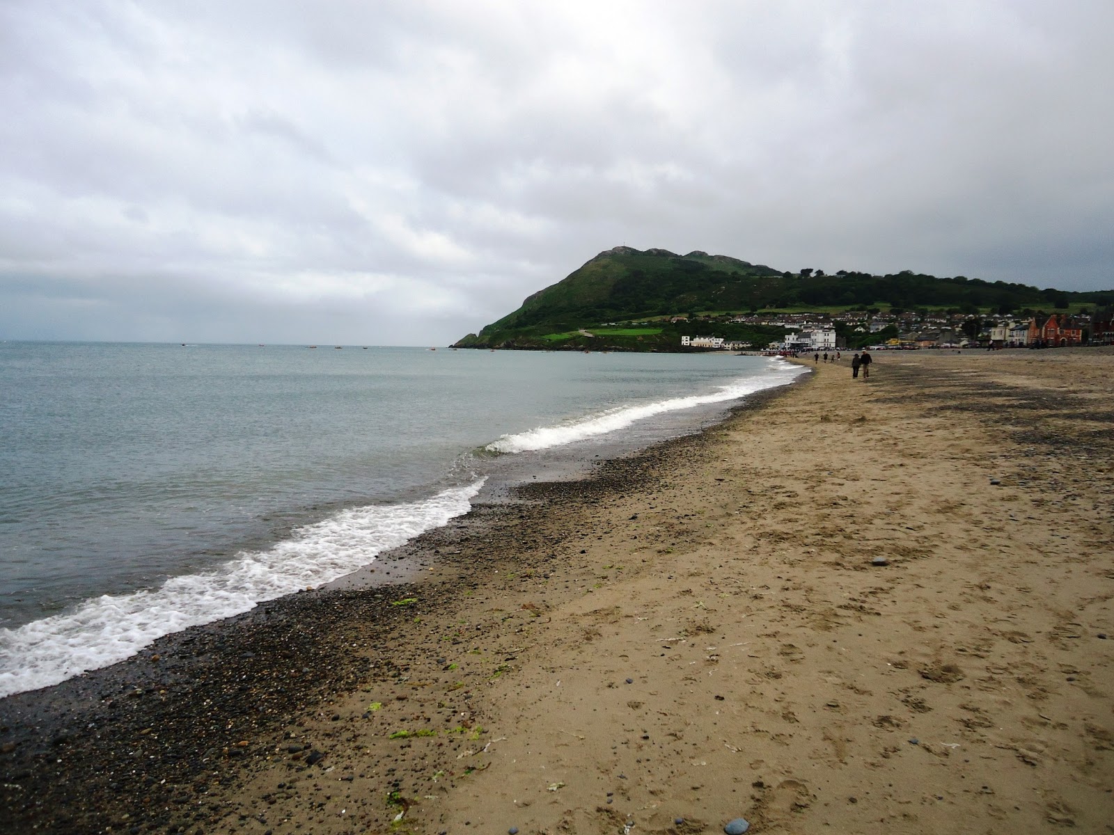 Patrick Comerford: Blades and boats on the beach at Bray