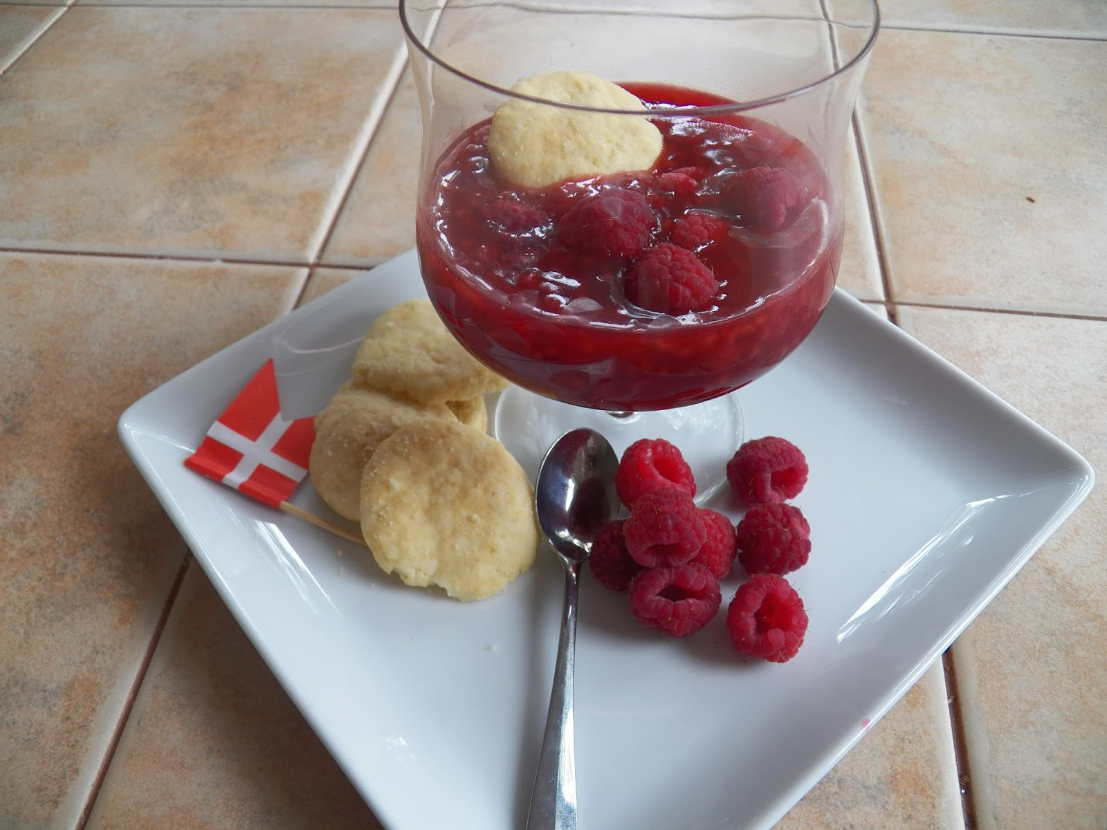 Hindbær Suppe (Raspberry Soup) for Soup Saturday Swappers - Sid's Sea ...