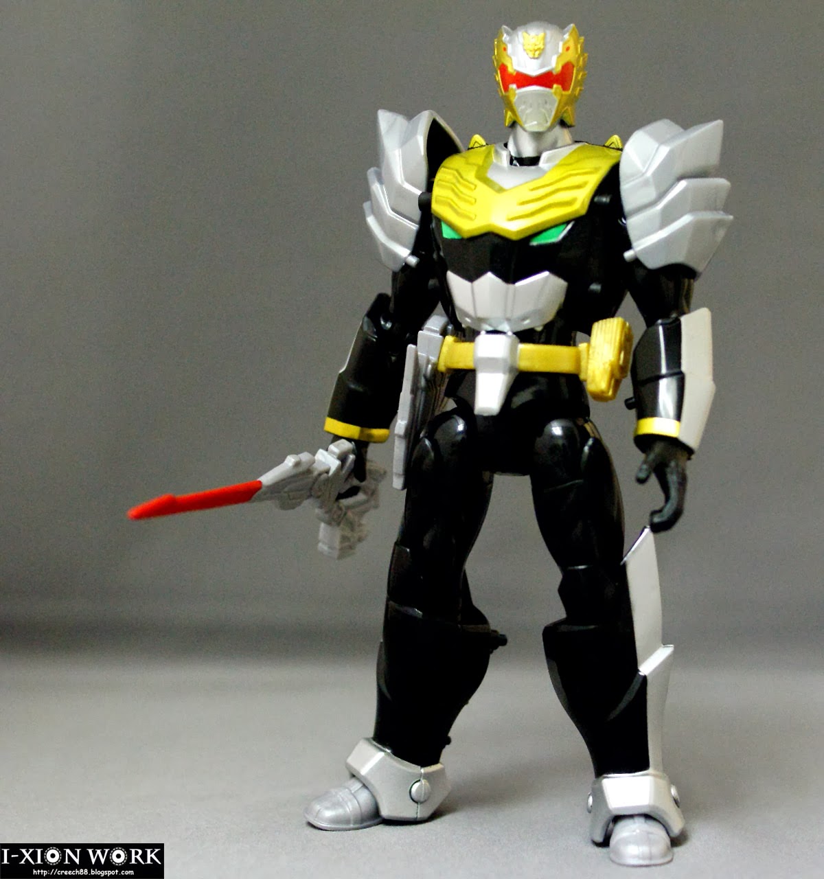 一眼看穿: Power Rangers Megaforce - Armored Ultra Mode Robo Knight