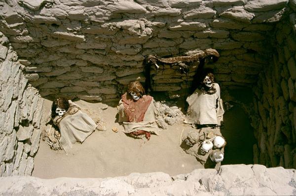 historeics: The Grinning Skeletons of Peru's 1000-Year-Old Nazca Cemetery