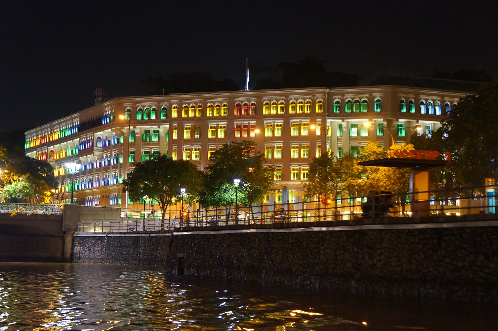 Brad'S Photo Blog: Singapore Rainbow Building