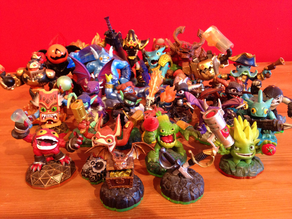 Fully Jointed Play Figures: Skylanders!