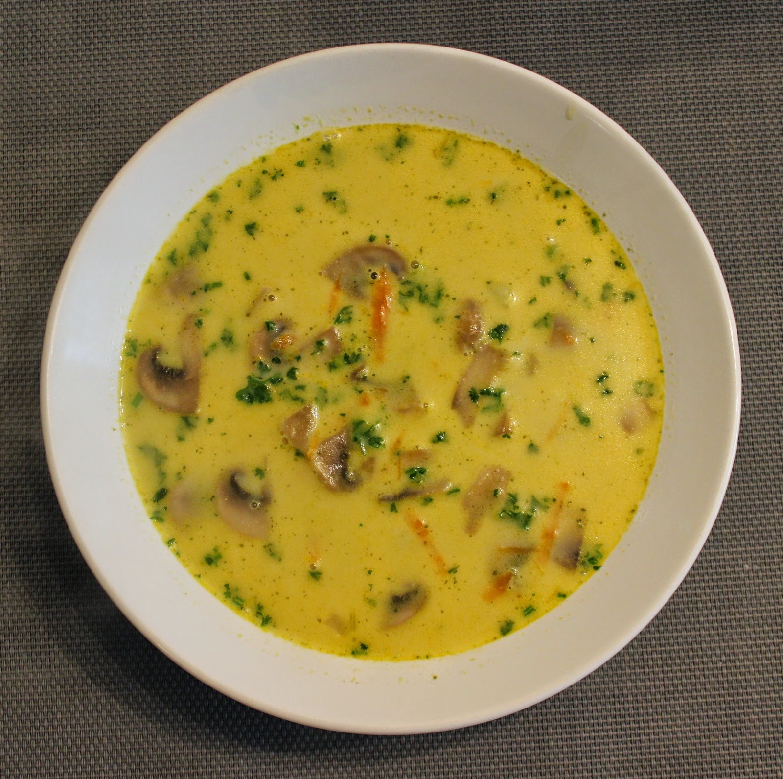 Playing in the kitchen...: Champignon soup