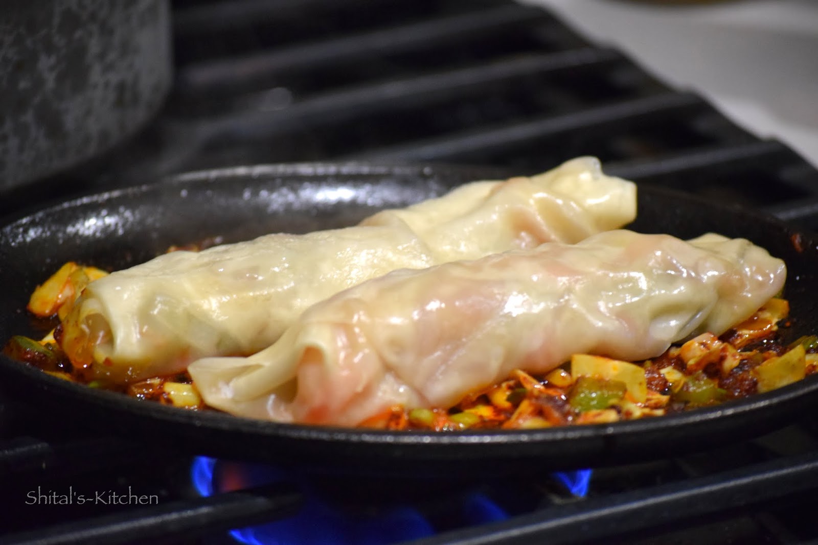 Shital's-Kitchen: Steamed Rolls in Schezwan Sauce