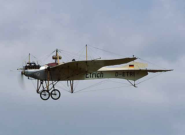 FDRA - Fuerza Aérea: Caza: Etrich-Rumpler Taube