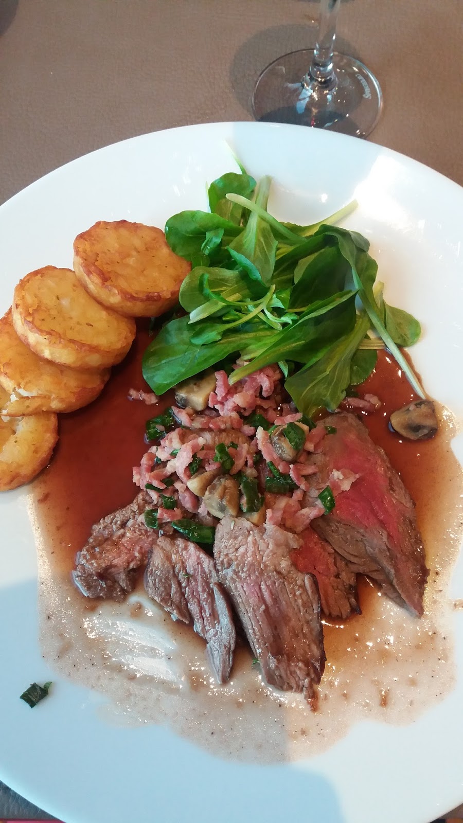 Dunne lende met portosaus en rösti's - Thin loin with port sauce and röstis