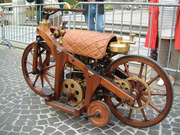Strefa skażona motocyklami: Daimler Reitwagen z 1885 r. - pierwszy ...