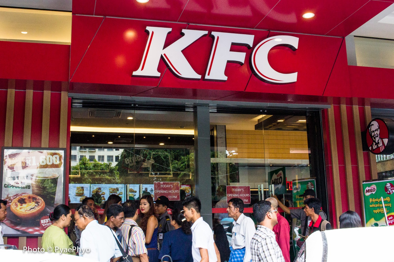 KFC Grand Opening ceremony of Myanmar's first KFC restaurant . Yangon ...