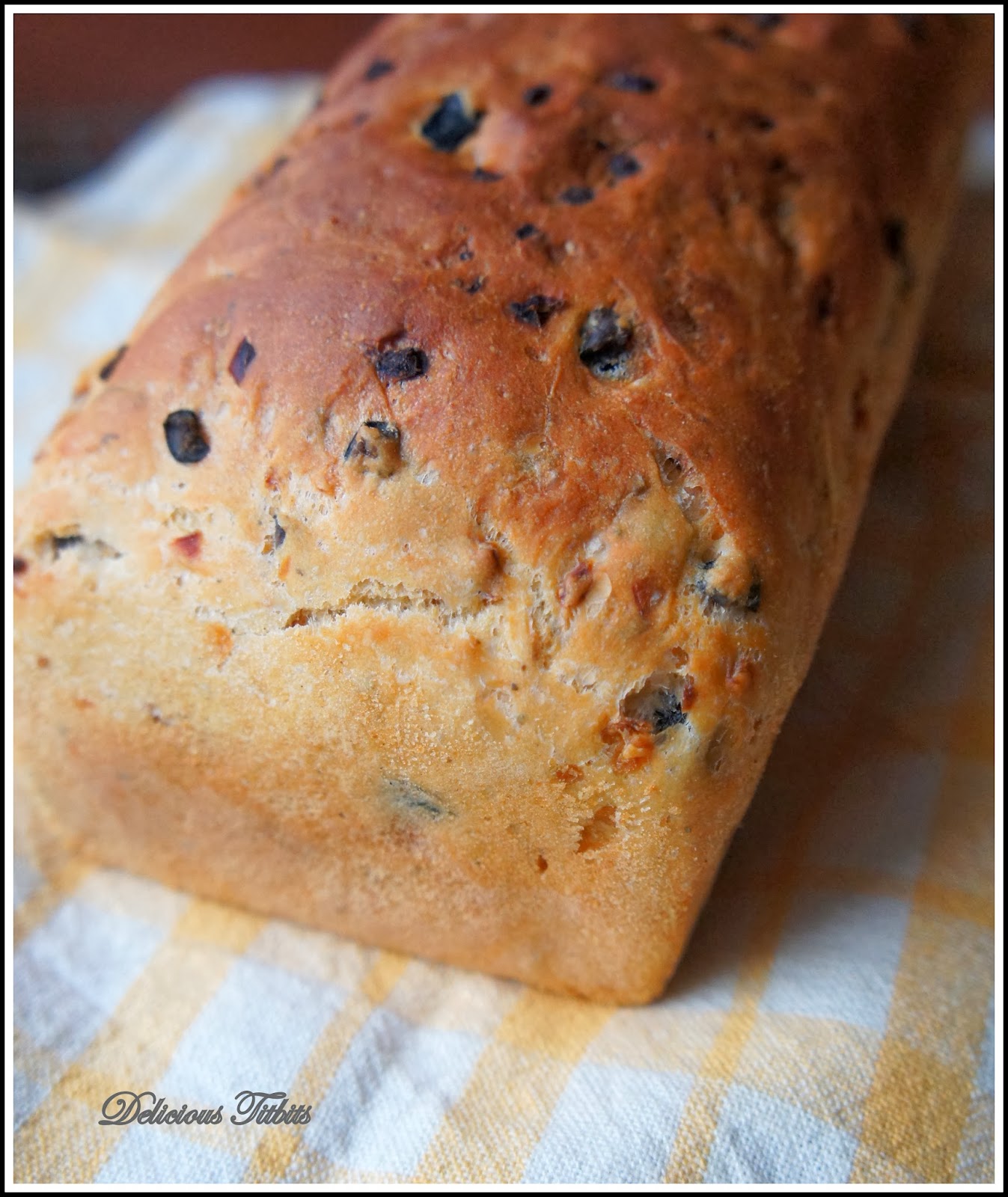 Delicious Titbits: Chleb z cebulką i oliwkami