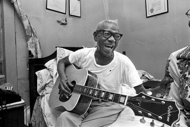 El demonio viste de Blues: Furry Lewis el gran narrador del Blues