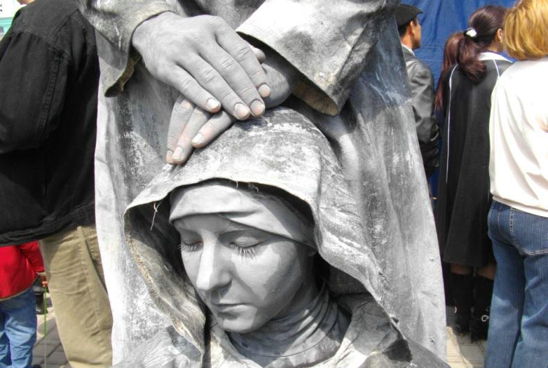 Famous Sad Love Quotes: 47 Russian Living Statues Collection