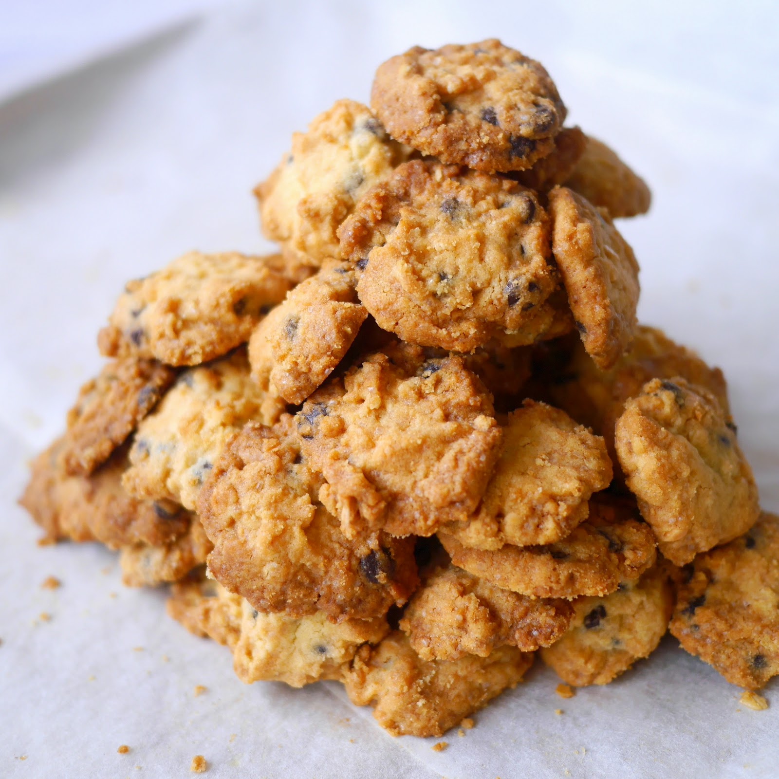 yellowfingers: {Recipe} Almost Famous Amos Chocolate Chip Cookies