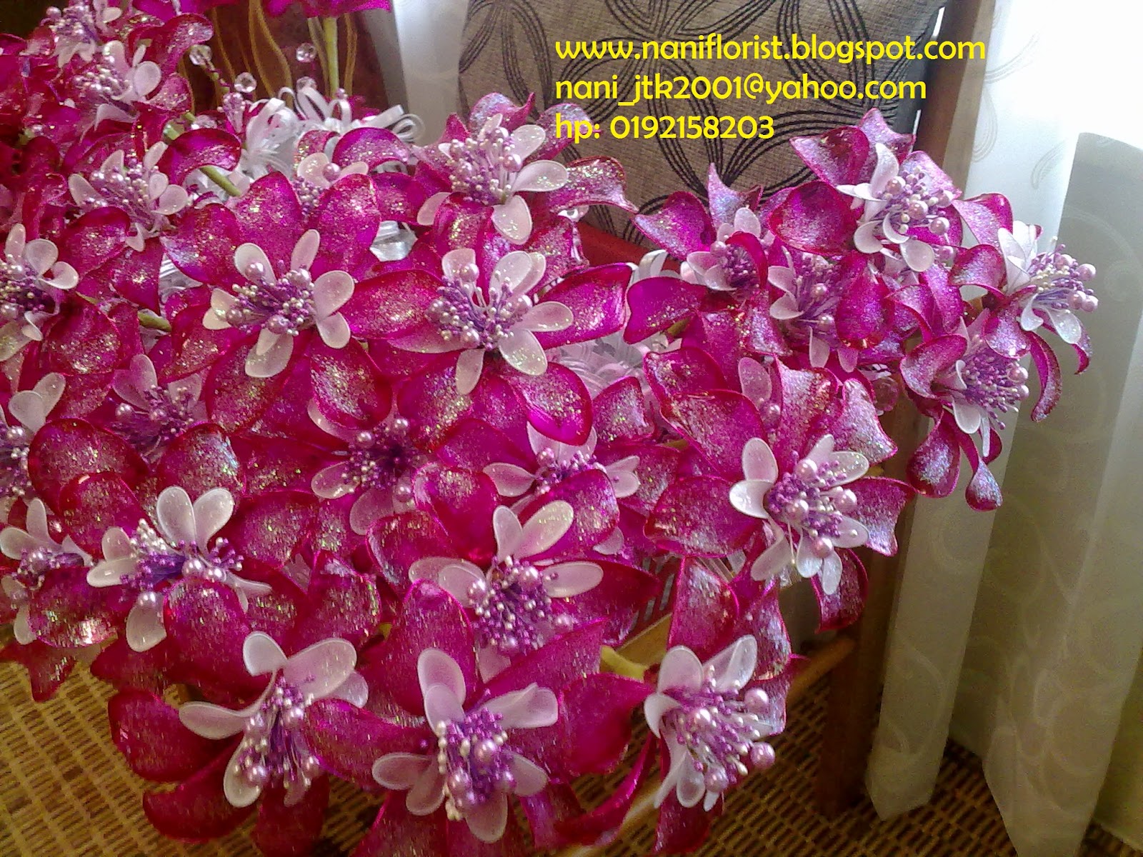 Nani Florist: BUNGA PAHAR DIP KRISTAL SHOCKING PINK DAN PUTIH