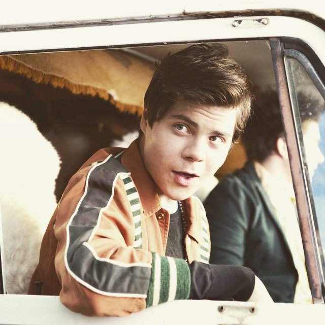 Biografía de Atticus Dean Mitchell - TVNotiBlog