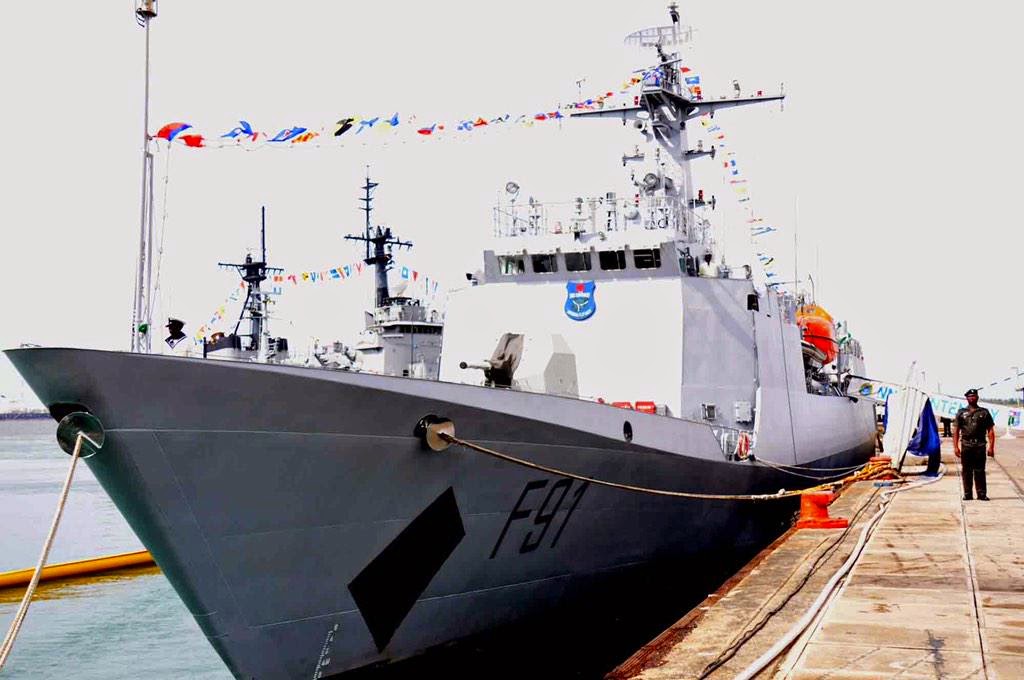 GEJ Commissions 4 New Nigerian Navy War Ships In Lagos [PICTURES ...