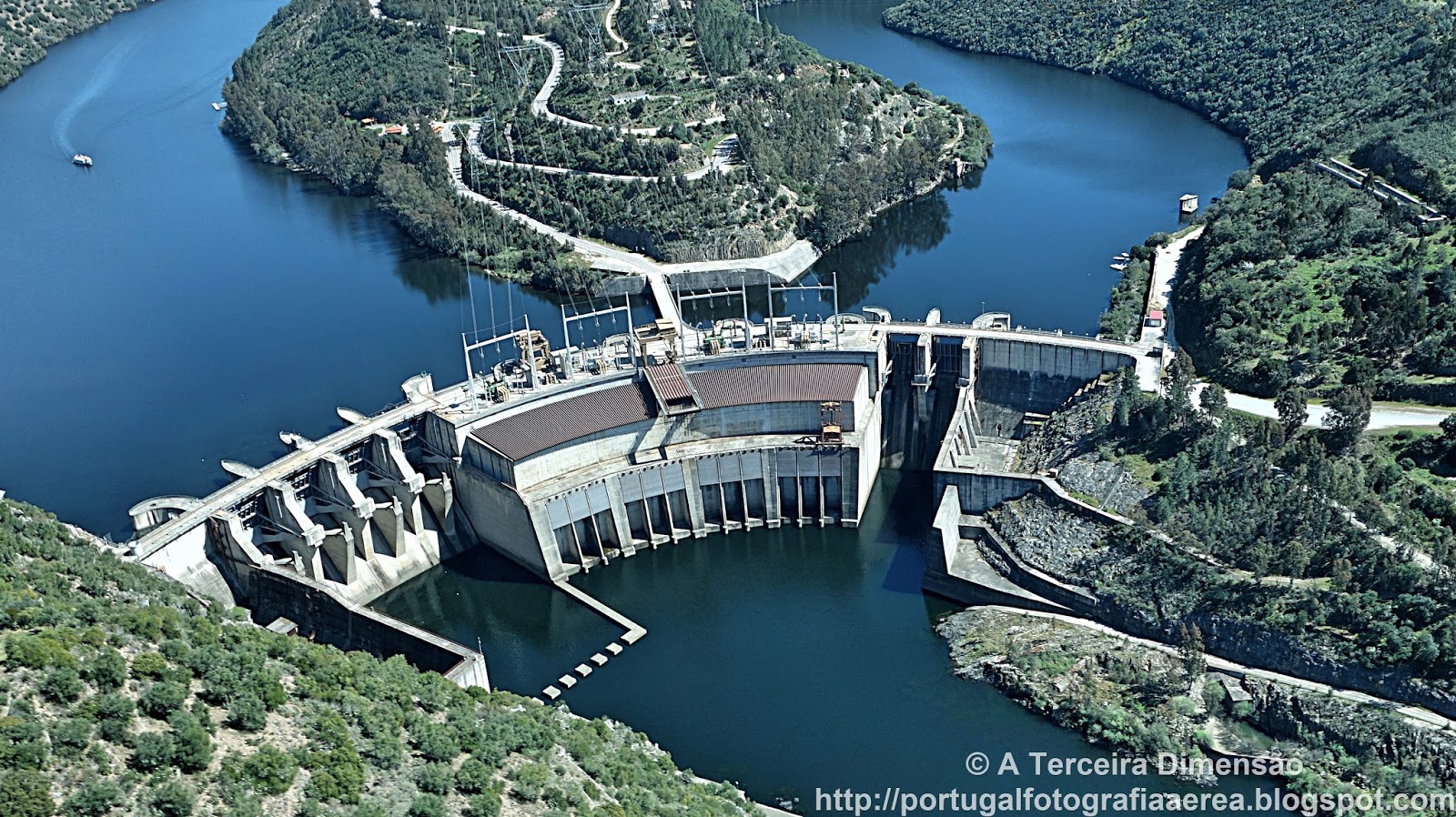 A Terceira Dimensão: Barragem de Cedillo