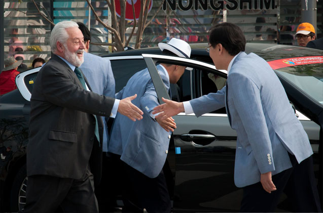 Yeony and Suny: The Official Declaration of the Yeosu Expo