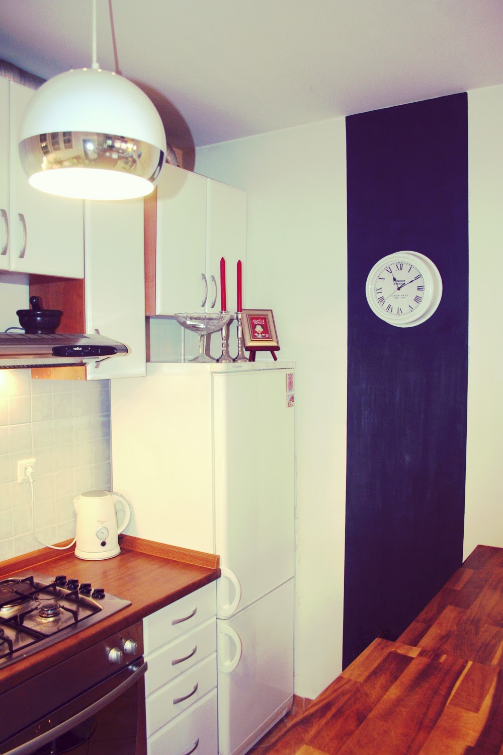 Kakav Nered: DIY: KITCHEN BLACKBOARD - MIX YOUR OWN CHALKPAINT