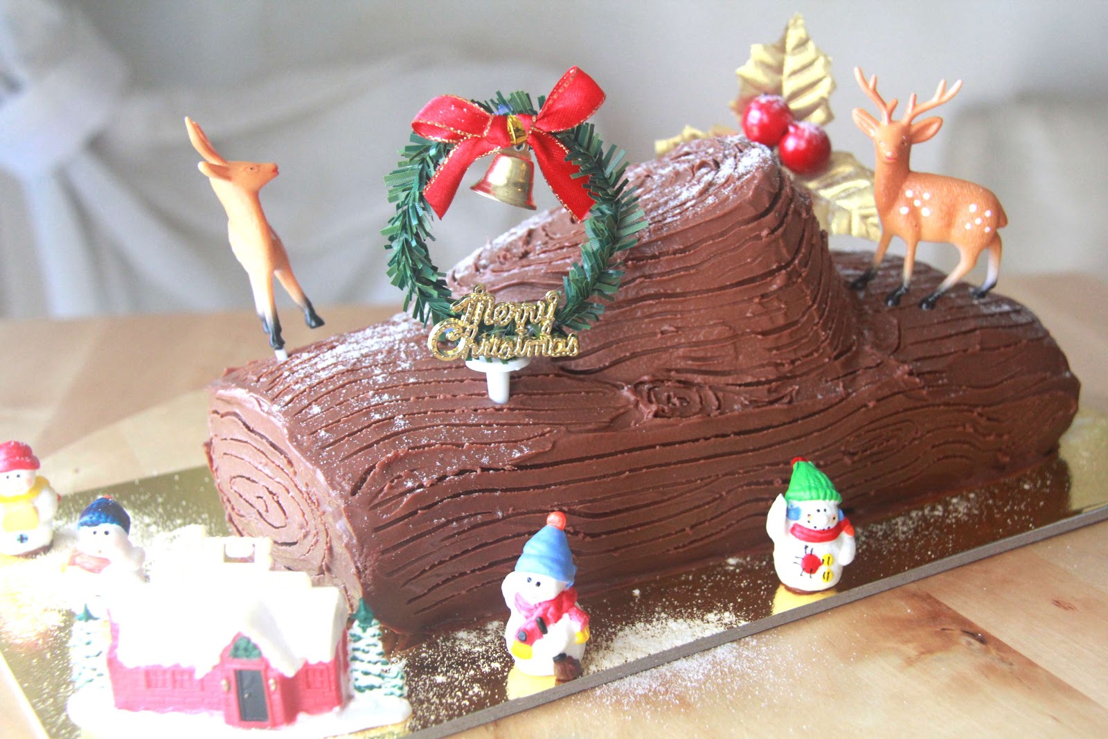 Simple Indulgence: Yuletide season - Blackforest Log Cake