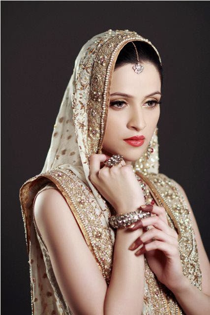 New Fashion Styles: Pakistani Top Models In Beautiful Dresses