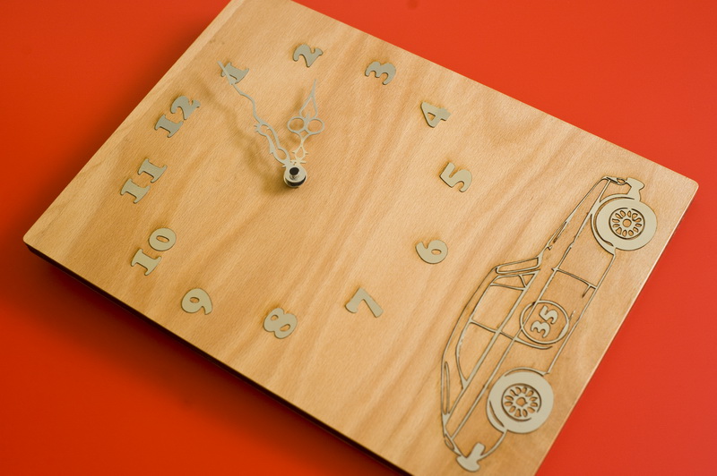 Chromatophobic: '71 MGB Race Car Clock