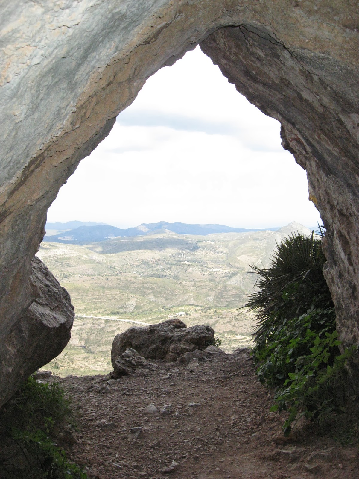 MONTAÑA PARA TODAS LAS EDADES: EL FORAT DE BERNIA