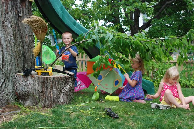 Wife, Mother, Gardener: Kid play in our garden