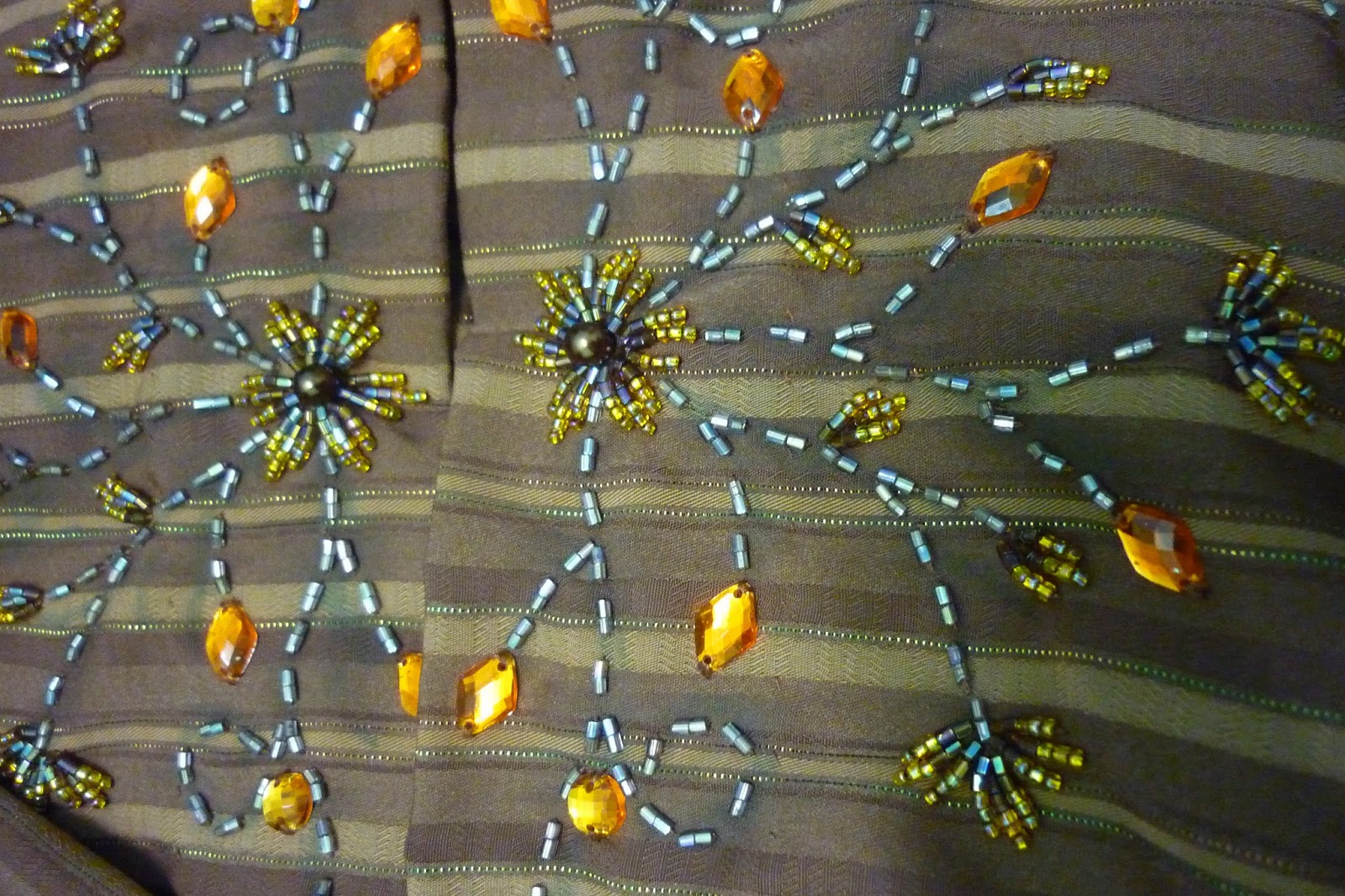 udaudit homemade bakery: JAHIT MANIK BAJU KAK SITI