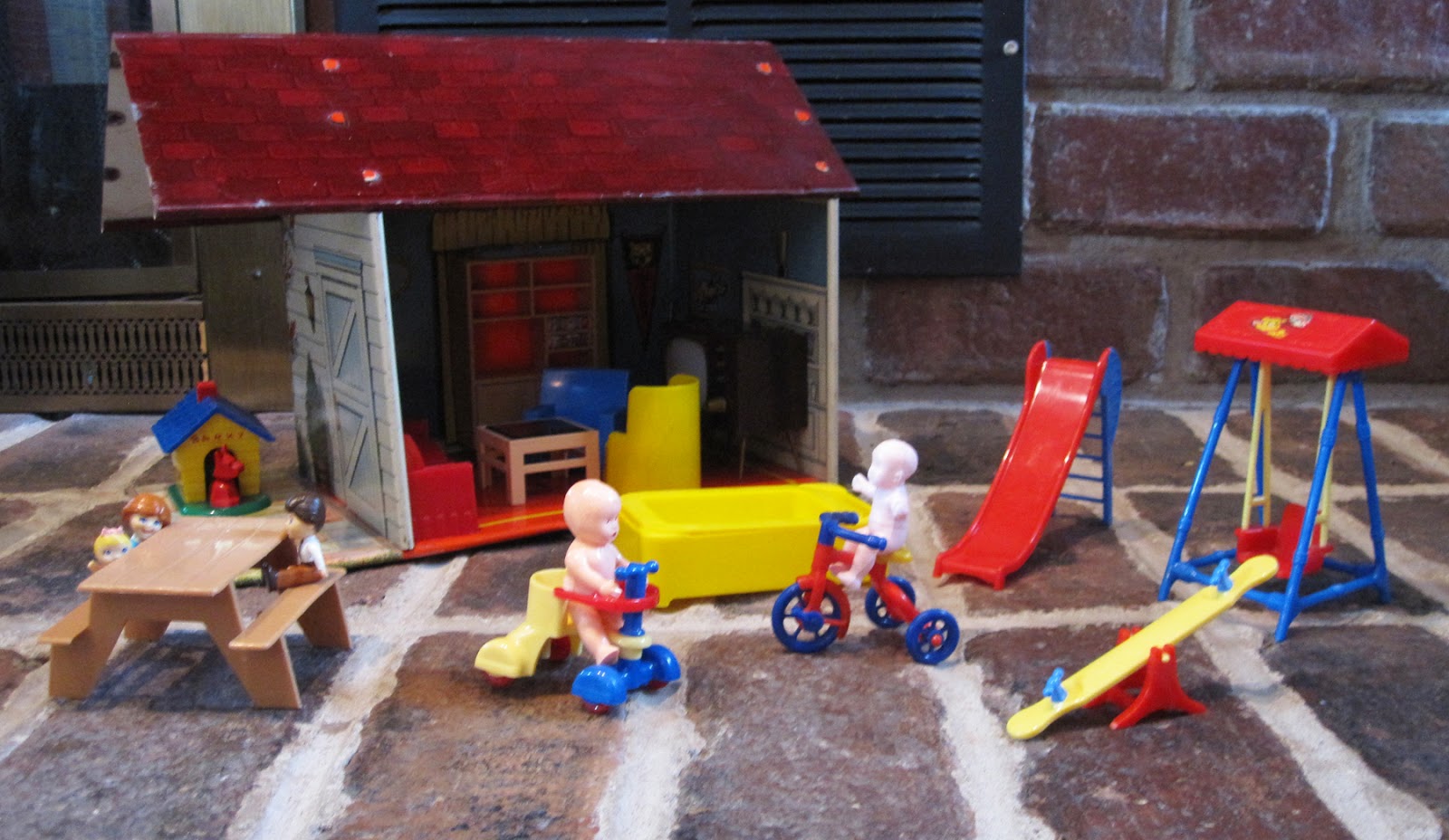 Amy Bradley Designs: Dollhouses and Quilt Diva Pin Give-away