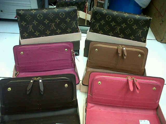 Aneka Ragam Produk Tas Wanita Terbaru: MACAM PRODUK DOMPET MODEL TERBARU