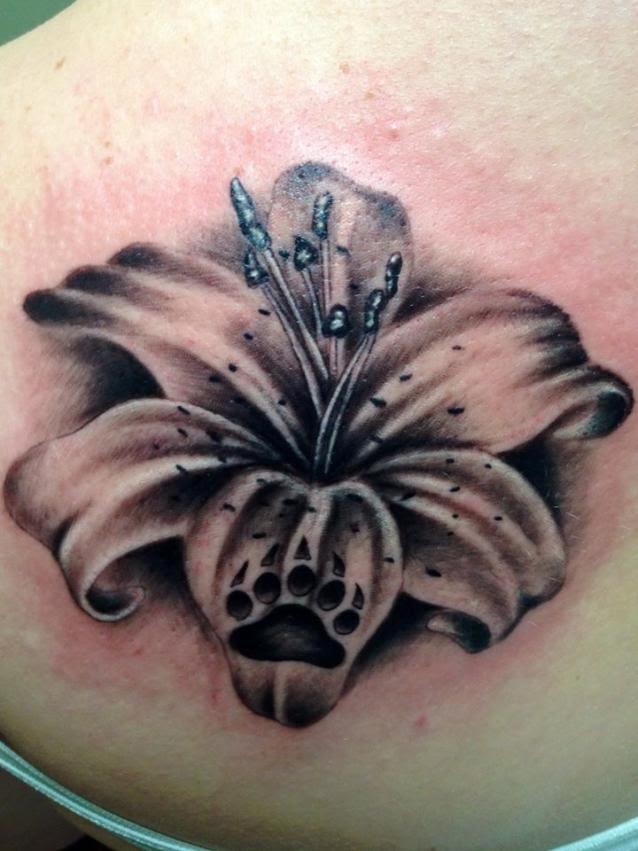 Tattoo de Flor nas costas - Fotos de tatuagens para servir de inspiração