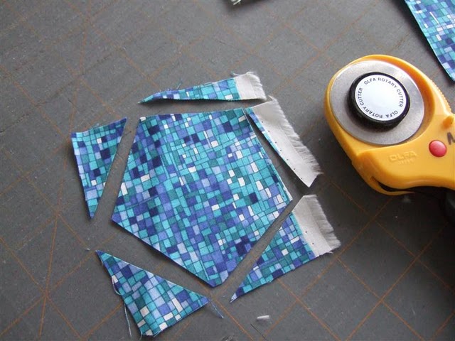 Crafty Sewing & Quilting: Hodgepodge Patchwork Tuesday - Floating Lilies