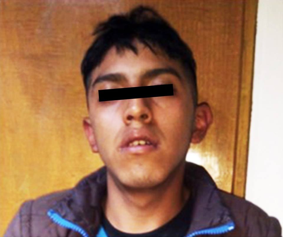 Detienen a tres sujetos por robo a un taxista en Nezahualcóytl ... Detienen a tres sujetos por robo a un taxista en Nezahualcóytl ...
