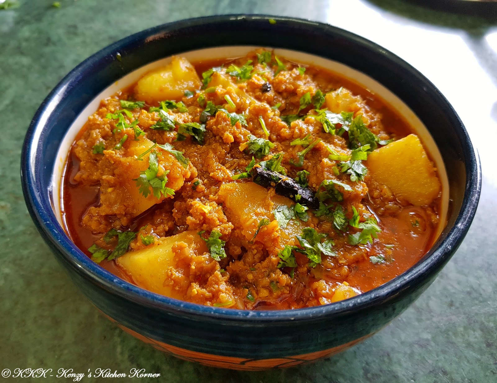 Kenzy's Kitchen Korner... : Aloo Kheema
