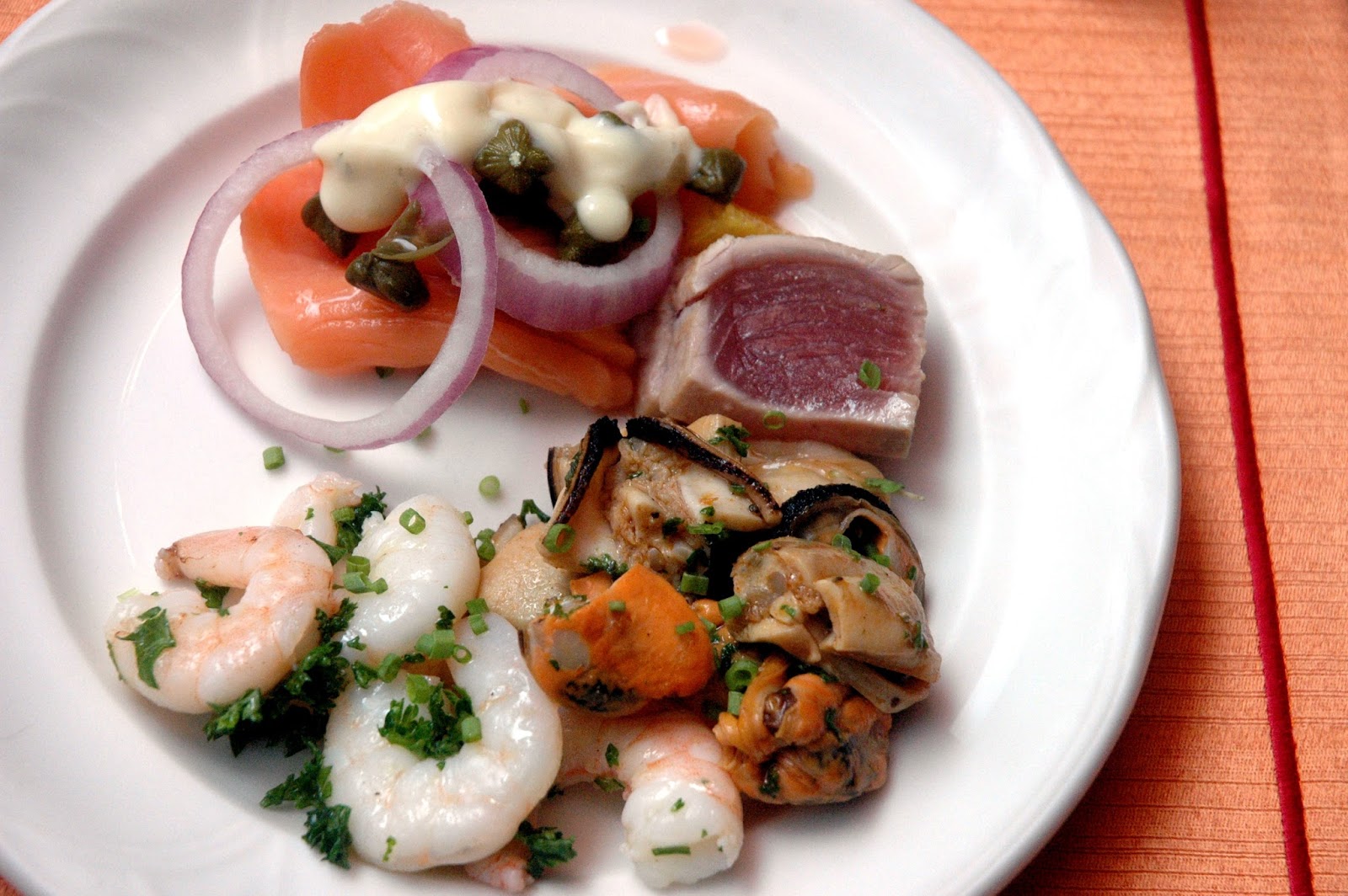 DUDE FOR FOOD: Come Full Circle: The Seafood Market at Circles Event Cafe