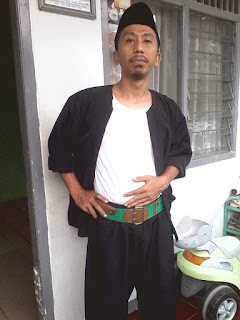 TRADISIONAL: " PAKAIAN ADAT BETAWI