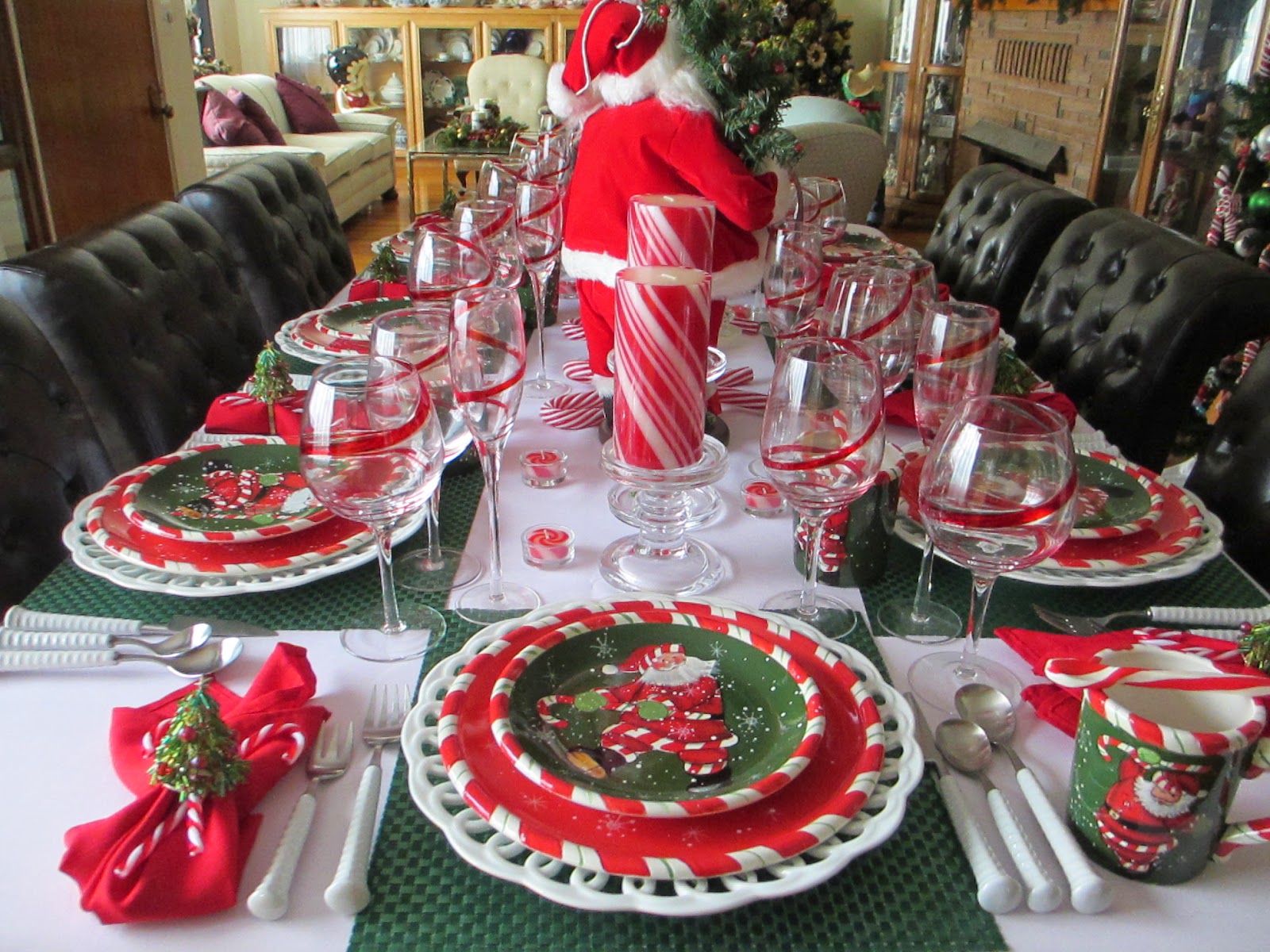 The Welcomed Guest: Peppermint Santa Tablescape