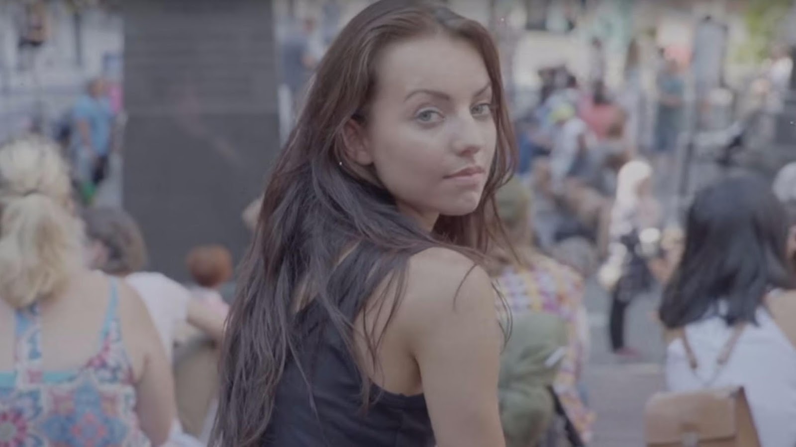 Sejo nous emporte et nous fait danser avec "Too Young" | La Chaîne Médias