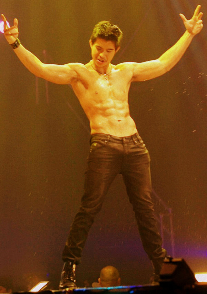 THE PIT STOP: Rodjun Cruz: Emerge