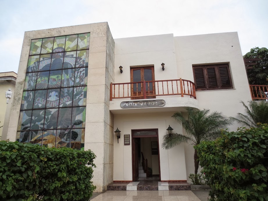 Cuban Cigars, Culture & Lifestyle: 5ta Y 16 LCDH & Carlos Robaina ...