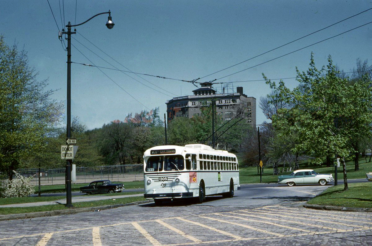 transpress nz: 1951 Marmon trolley bus in Cleveland, Ohio