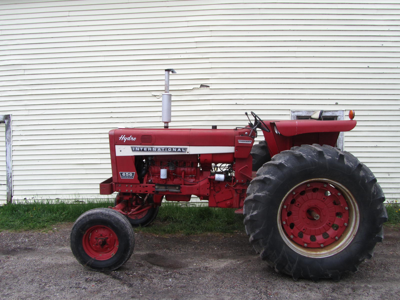 autoliterate: International 656 Farmall Tractor. Wolfe's Neck Farm ...