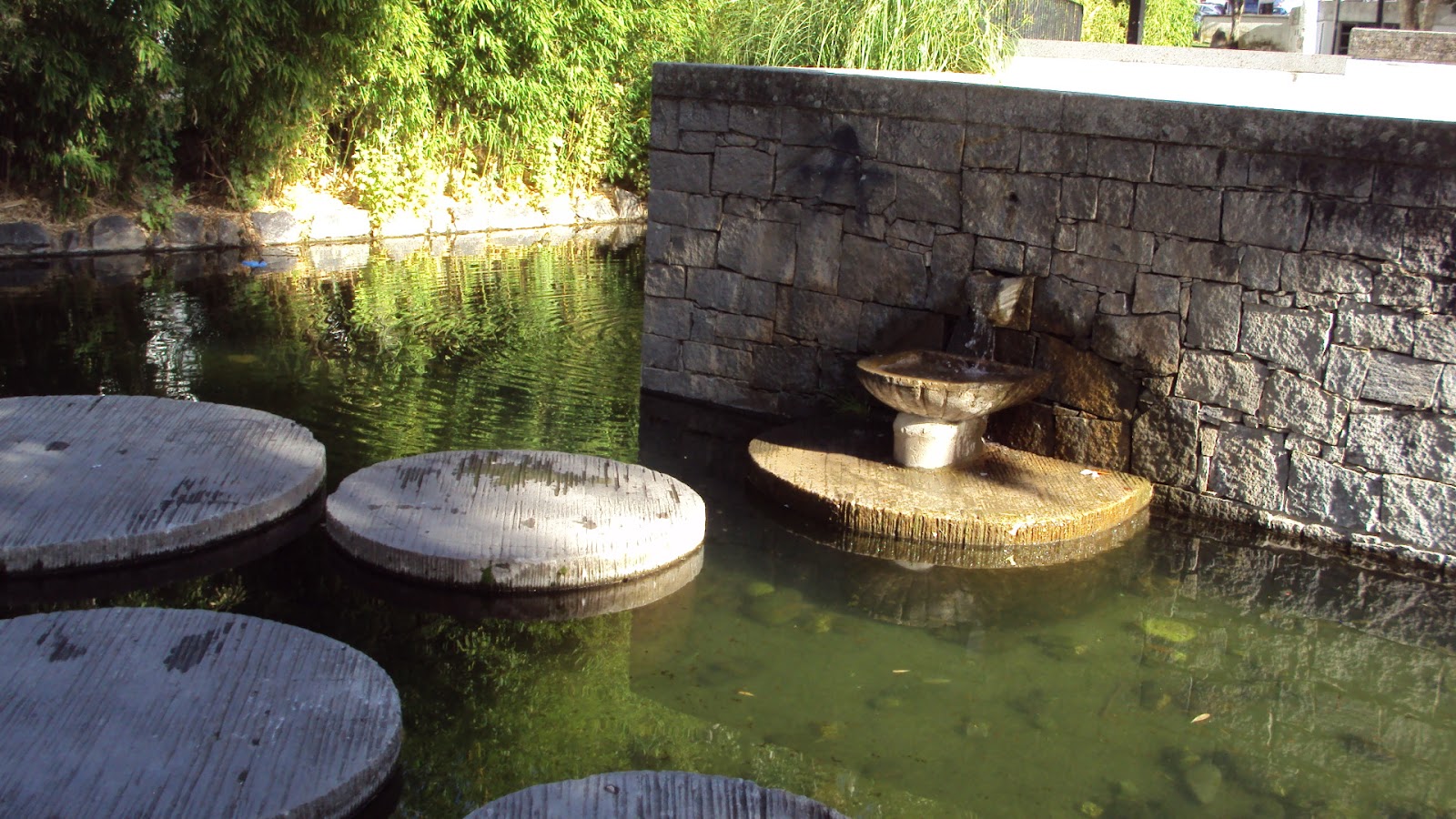 Oasis: Portalegre-Fontanário no Lago do Jardim do Tarro.