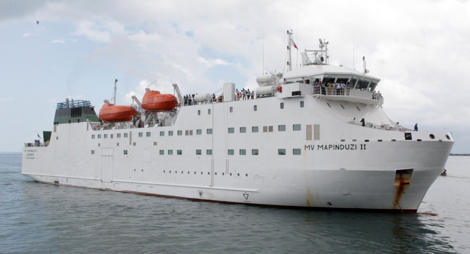 MELI MPYA YA MV MAPINDUZI IKIWASILI KATIKA BANDARI YA ZANZIBAR IKITOKEA ...